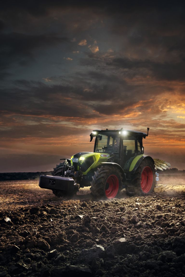 Kompakte Kraftpakete: CLAAS präsentiert neue AXOS 3 Traktoren für ...