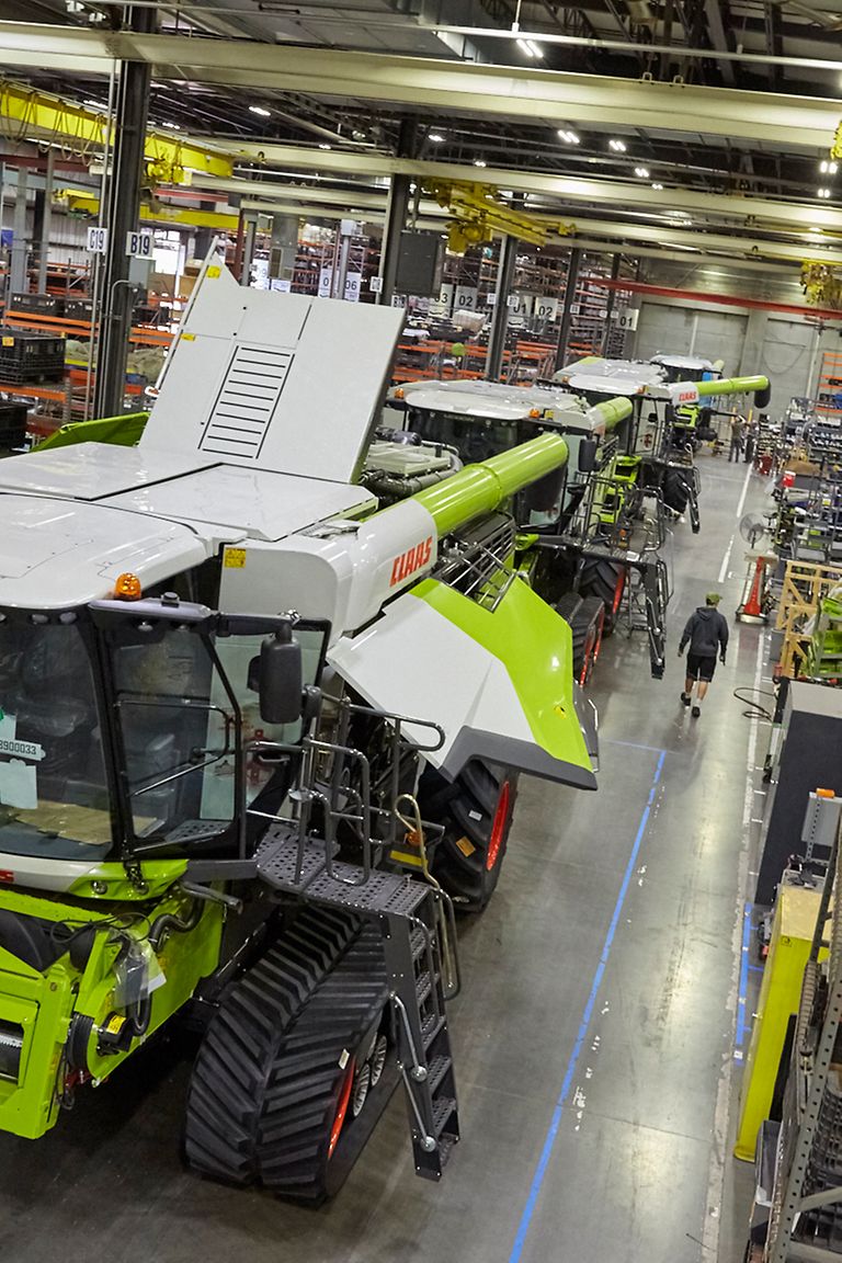 CLAAS Marks 10,000th LEXION Combine Built in U.S. | CLAAS