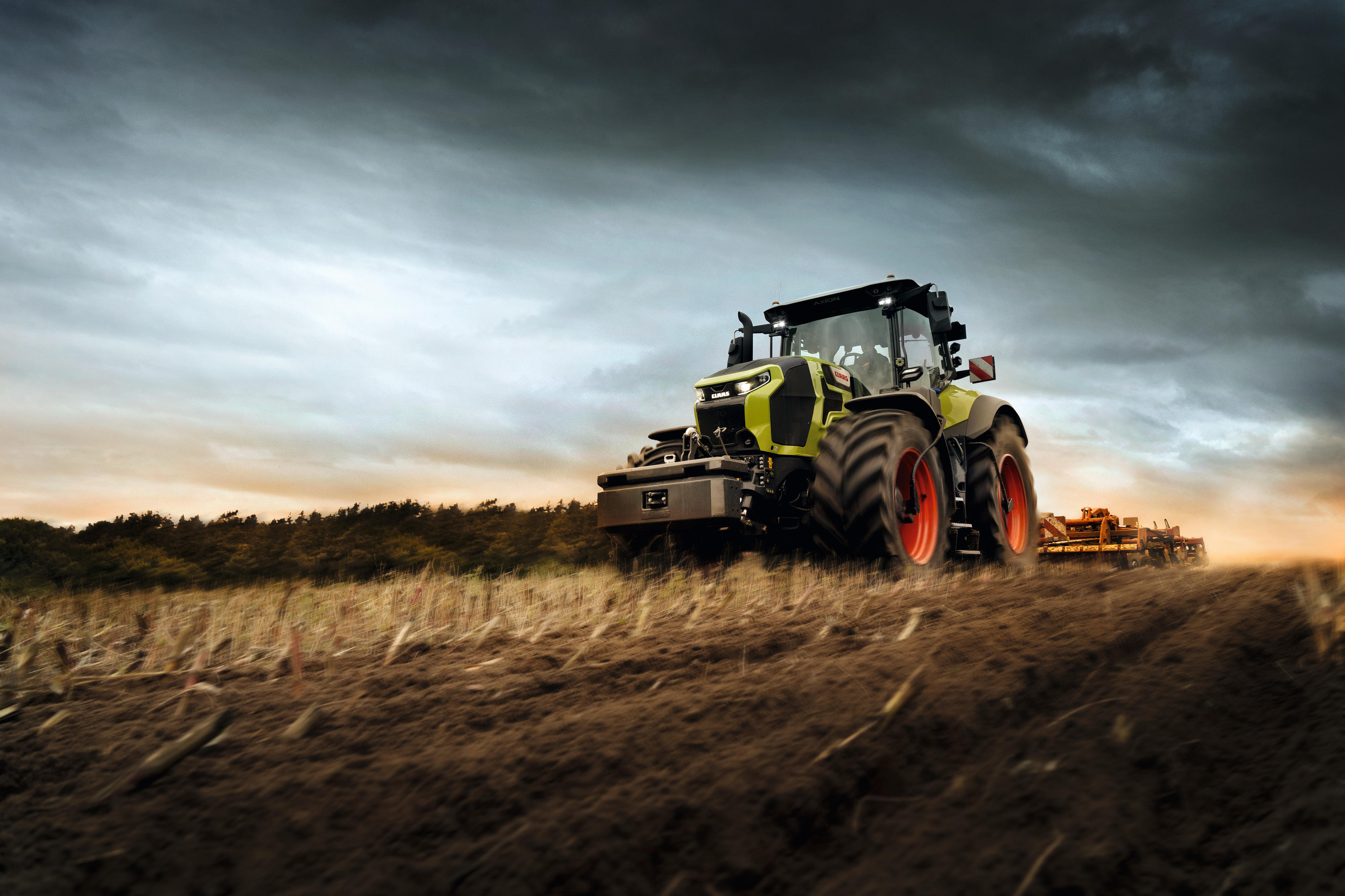 New AXION 9 large tractors from CLAAS: premium comfort meets high ...