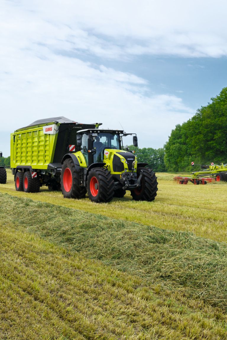 Mid-size tractors | CLAAS
