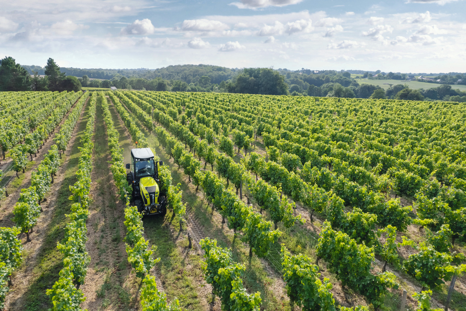 Narrow-width tractors | CLAAS