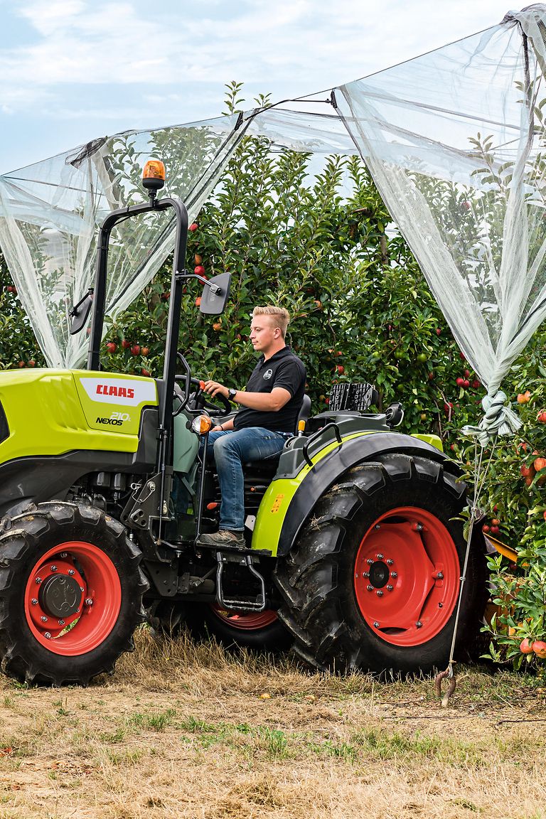 Narrow-width tractors | CLAAS