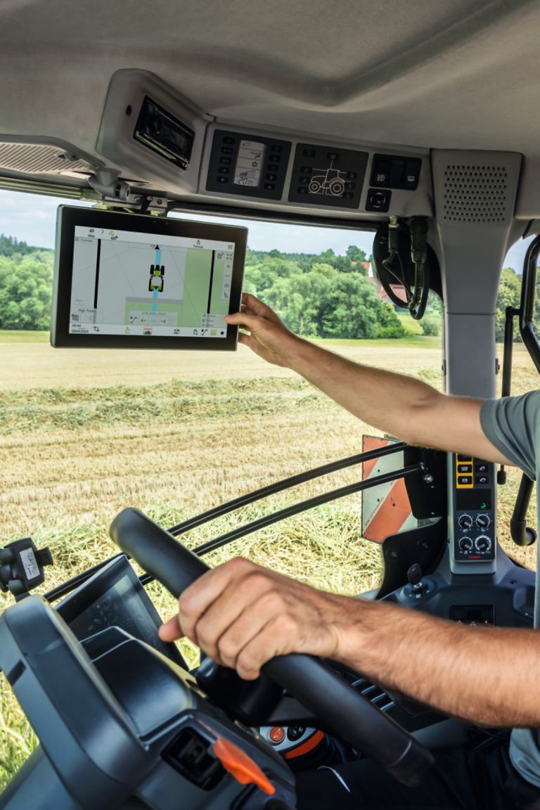 Lenksysteme GPS PILOT | CLAAS